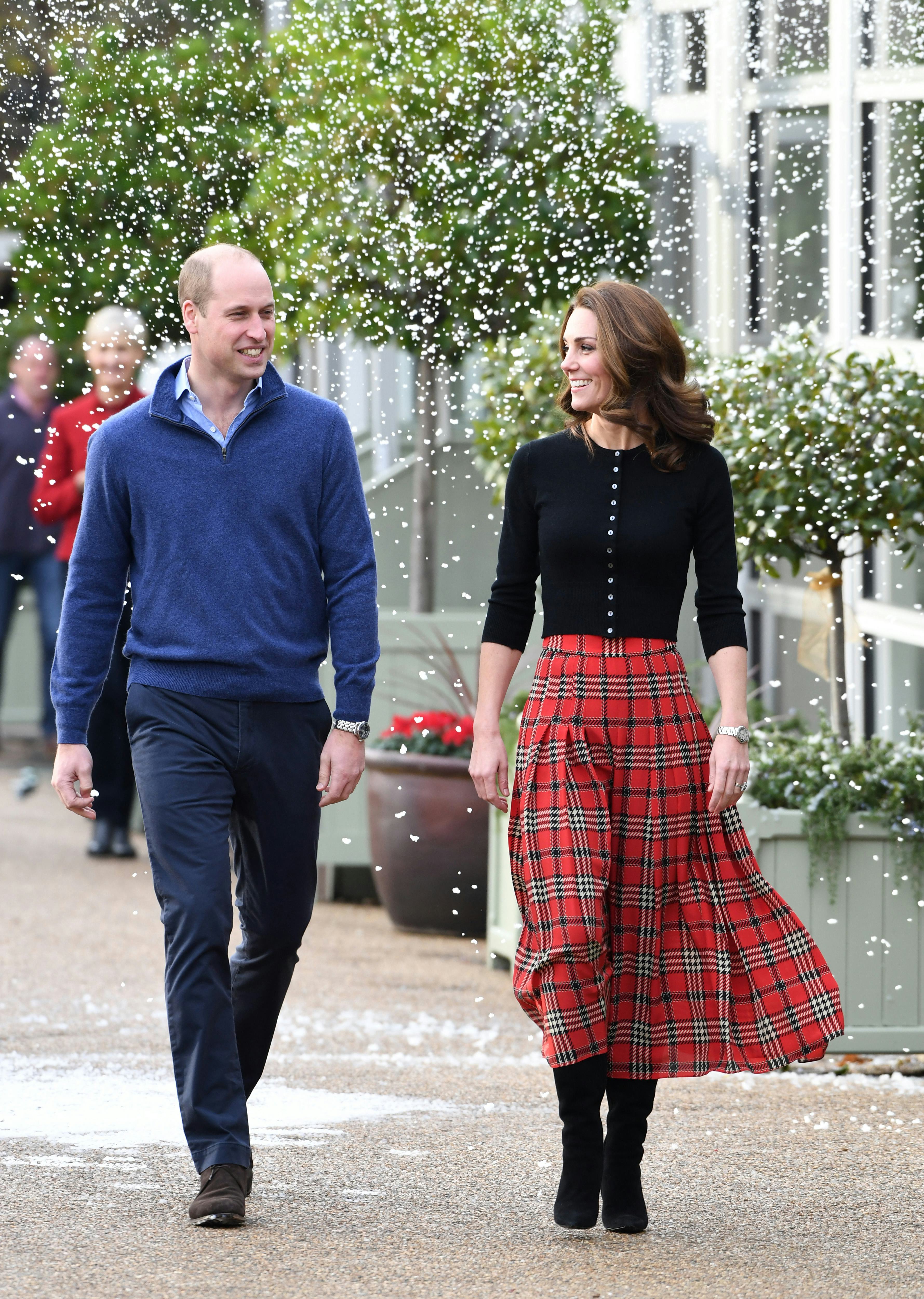 Kate Middleton’s Plaid Skirt & Black Cardigan Is The Ultimate Holiday ...