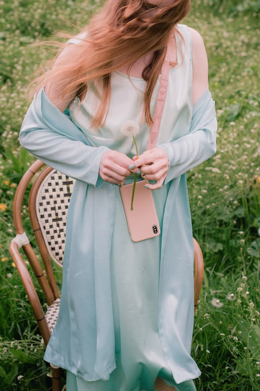 XOUXOU's Hands-Free Phone Cases Are The Perfect Balance Between Style ...