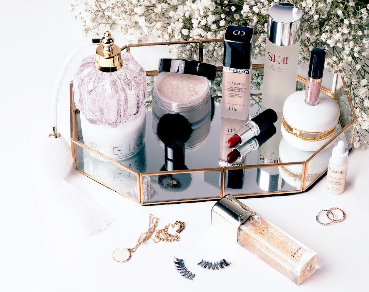 How Akira Beauty Offers Discounts On Your Favorite Luxury Beauty Brands