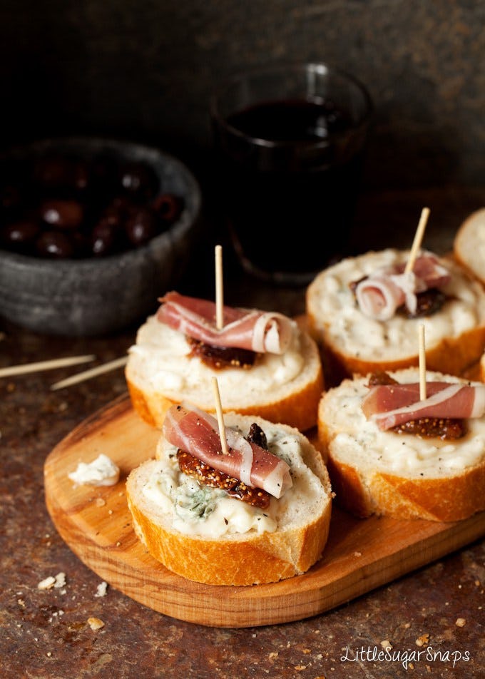 10 Easy, Small-Bite Appetizers Perfect For Holiday Parties