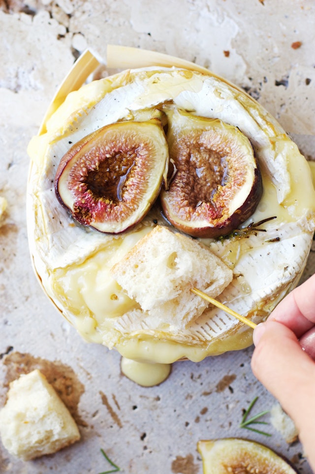 10 Easy, Small-Bite Appetizers Perfect For Holiday Parties