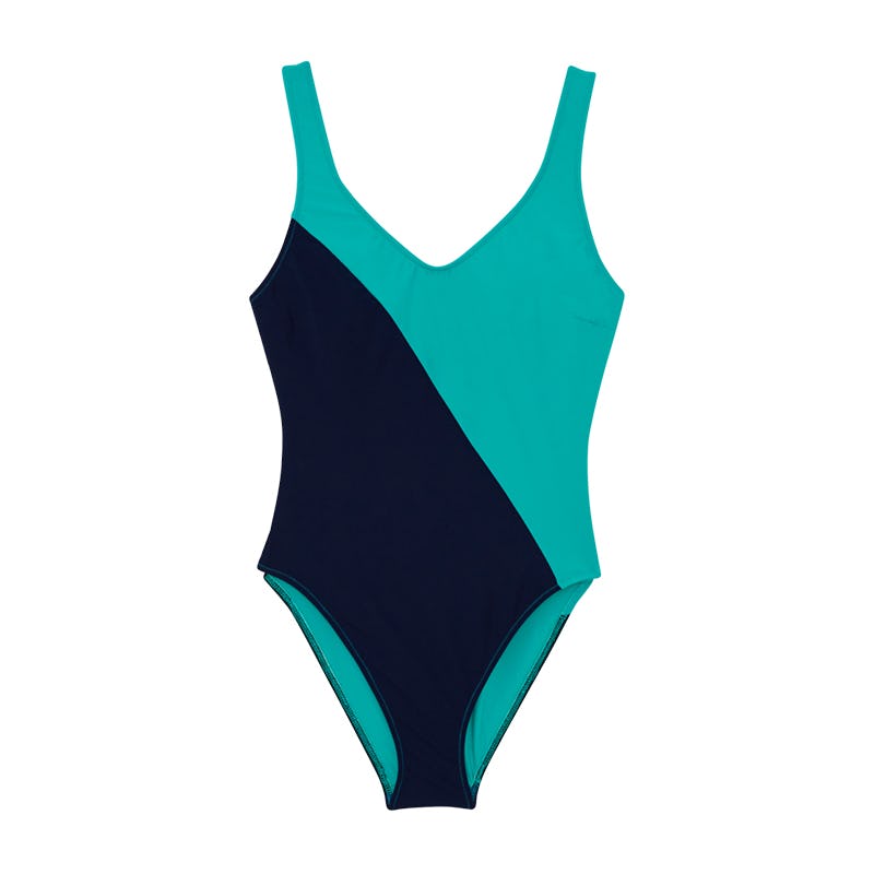 This ’90s Swimsuit Trend Is BACK—And Every It Girl Is Wearing It