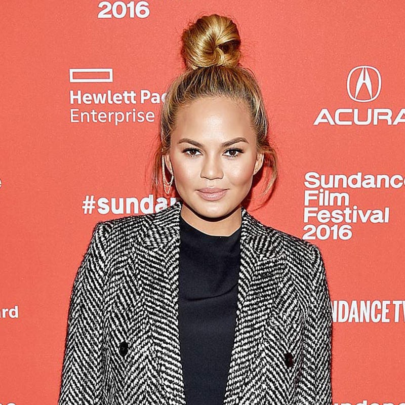 6 Creative Ways Chrissy Teigen Styles Her Highlights